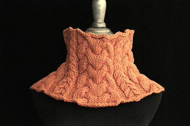 Ravelry: Zeekreeft Lobster Cowl pattern by Lavish Craft