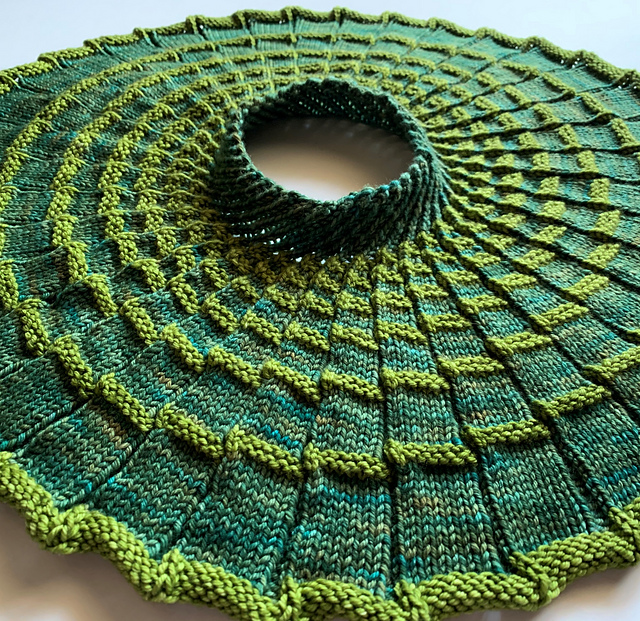 Ravelry: Staves Cowl pattern by Lavish Craft