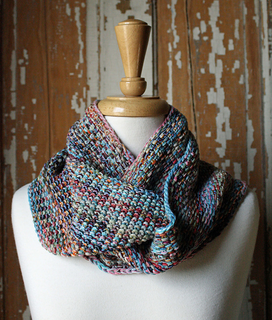 Ravelry: Knit Infinity Cowl pattern by Leslie North