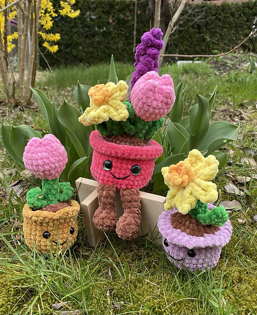 Ravelry: Poted Spring Flower pattern by Lea