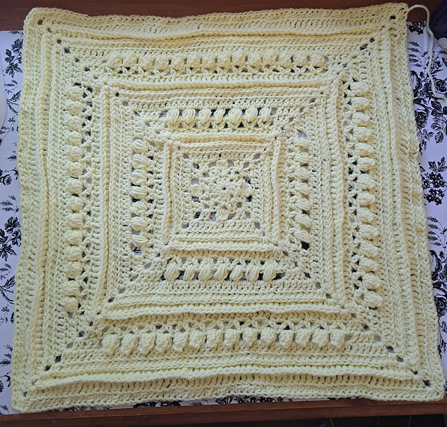 Ravelry: Flowers and Frames Square pattern by Lea Pin Llamas