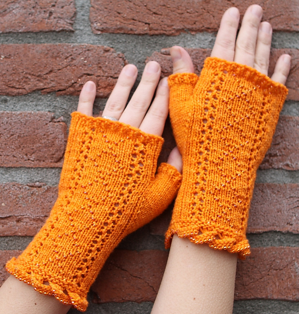 Ravelry: Santenay Mitts pattern by Dutch Knitting Design
