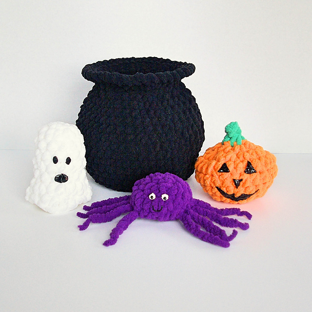 Ravelry: Stuff and Spill Halloween Cauldron pattern by Megan Meyer