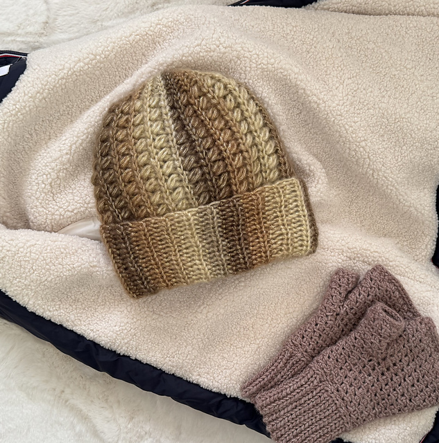 Ravelry: Honey Hat pattern by LelaArapi