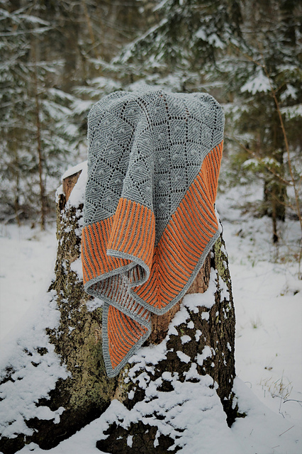 Ravelry: Fox Tail Shawl pattern by Raina K