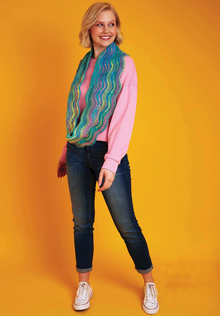 Ravelry: Fan and Feather Cowl pattern by Zoë Potrac