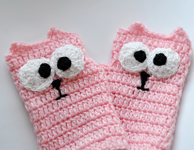 Ravelry: Kitten mittens pattern by Elena Belogurova