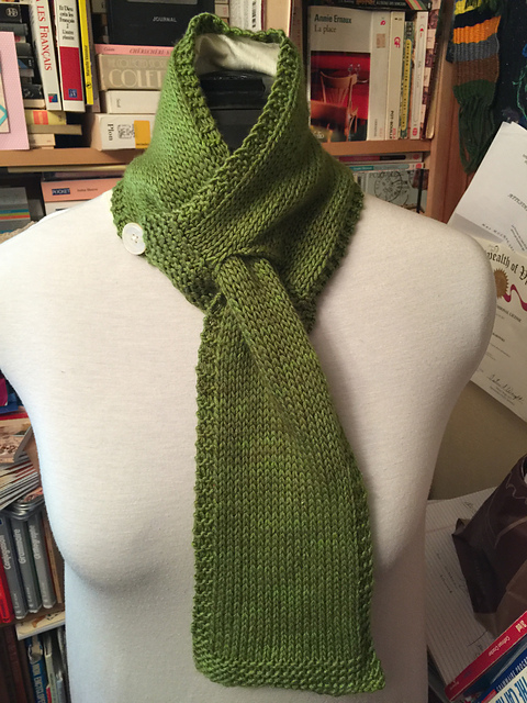 Ravelry: Keyhole Neckwarmer pattern by LeslieAnn Molnar-Grabowski