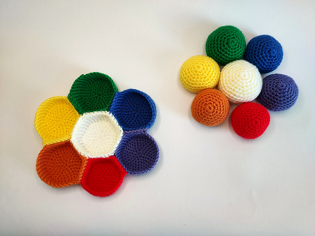 Ravelry: Montessori colour sorter pattern by Lexie Warren