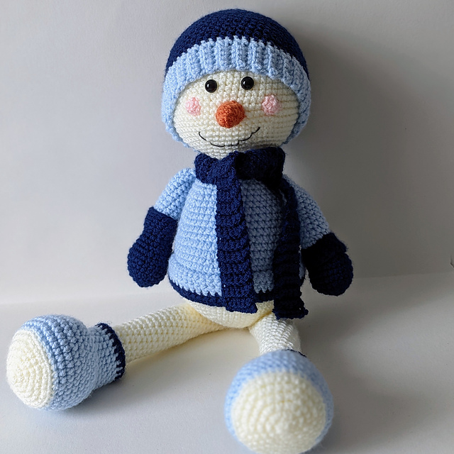 Ravelry: Wally the snowman pattern by Lexie Warren
