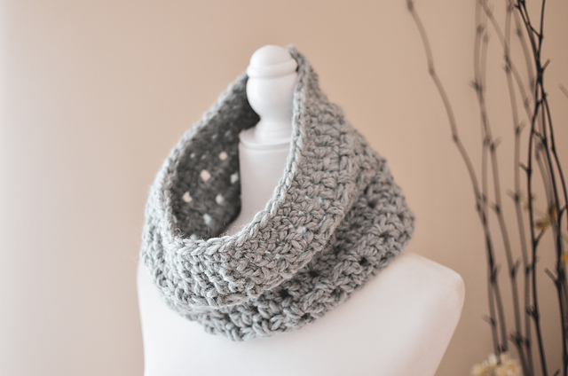 Ravelry: The Melanie Cowl pattern by Stephanie Finney
