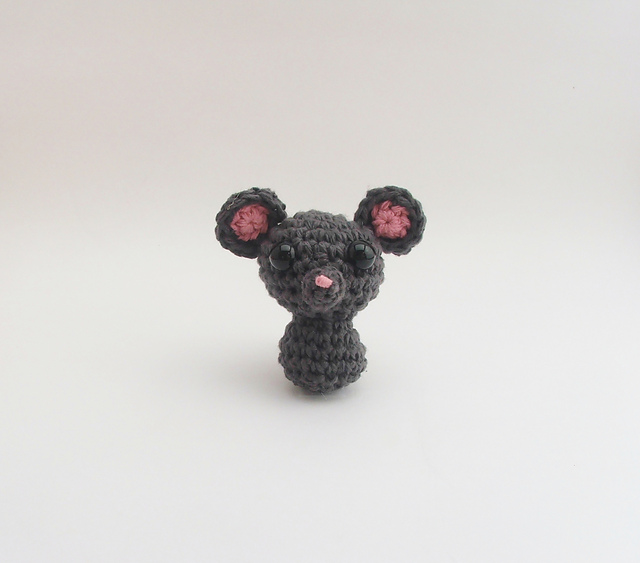 Ravelry: Amigurumi Mini Mouse pattern by LittleBittyKnitter Designs