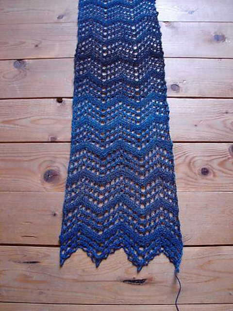 Ravelry: Ajourtuch - Löcher im Zickzack pattern by Tanja Osswald
