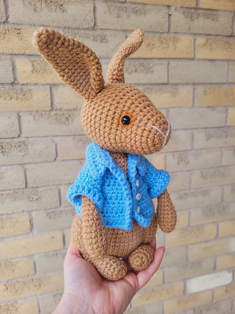 Ravelry: Peter the rabbit pattern by Lilia Shaevitch