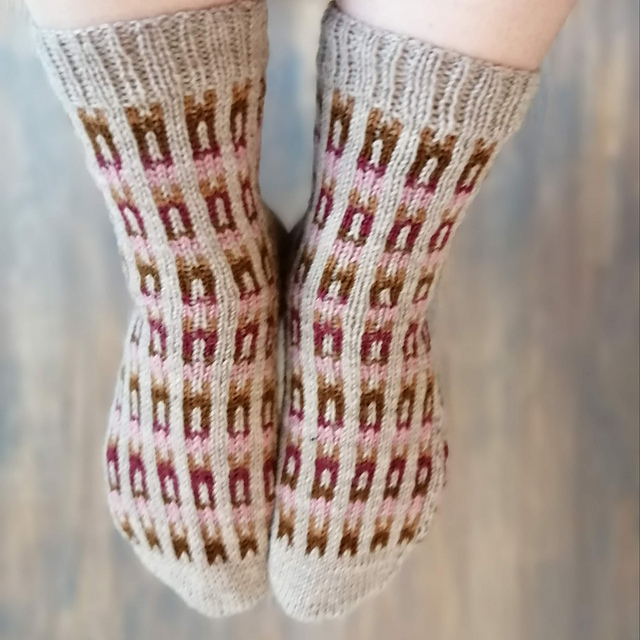 Ravelry: Fargeklatt Sokker pattern by Marianne Sinclair