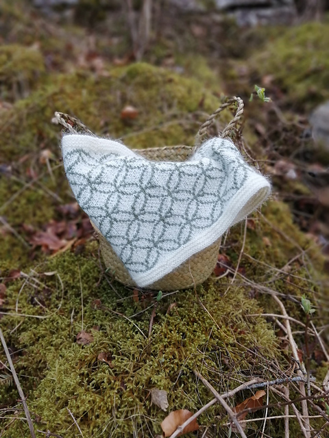 Ravelry: Rakel Neckwarmer pattern by Marianne Sinclair