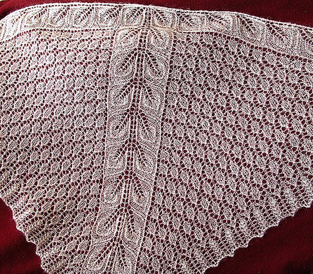 Ravelry: Lilly's Leaf Shawl pattern by LillySmuul