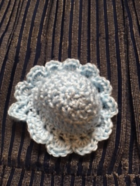 Ravelry: Mini Scallop Edge Hat pattern by Lil' Owl Designs