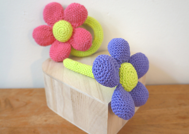 Ravelry: Flower Rattles pattern by Lily Razz