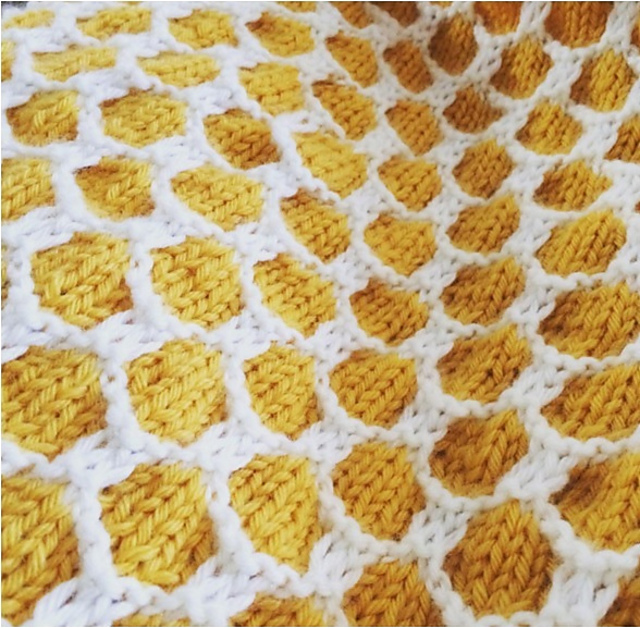 Ravelry: Dans ma ruche pattern by Lilyfoly Knits