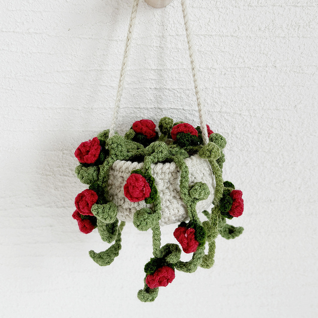 Ravelry: String of Roses pattern by Lily's Lyric