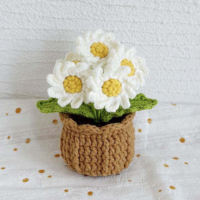 Ravelry: Daisy Flowerpot pattern by Lily's Lyric