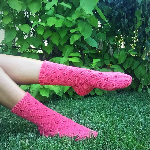 Ravelry: Socks in Daisy Pattern pattern by Lavinia Voiculescu