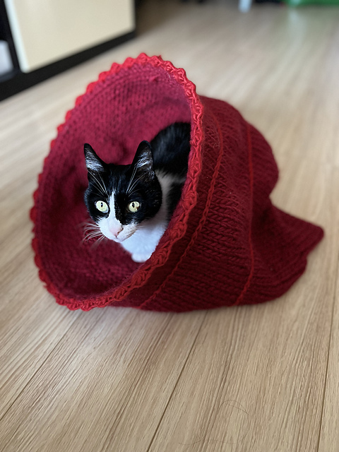 Ravelry: Maya Cat Cave pattern by Lavinia Voiculescu