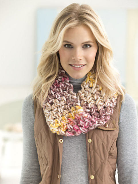 Ravelry: Cliff Rose Cowl pattern by Sarah Zee