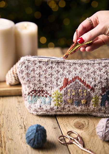Ravelry: Holly Notions Pouch pattern by Anna Hull