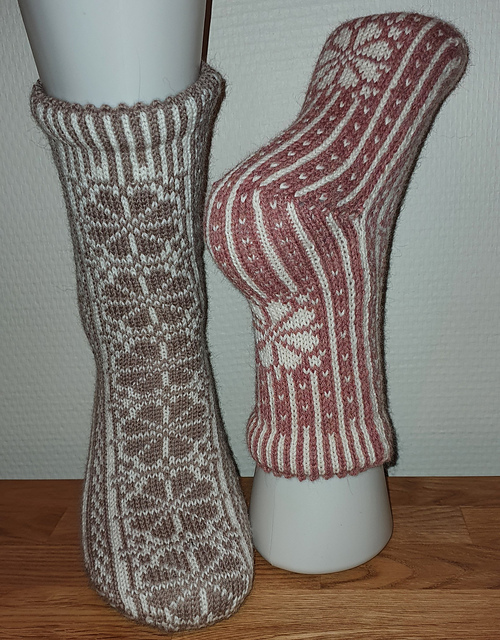 Ravelry: Clover socks pattern by Linda Øverli