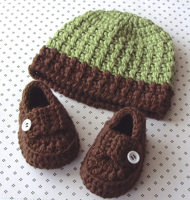 Ravelry: Textured Baby Hat and Bootie Set, 15 pattern by Lisa Corinne ...