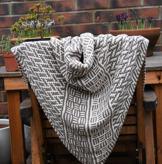 Ravelry: Counterchange Shawl DK pattern by Lisa Featherstone