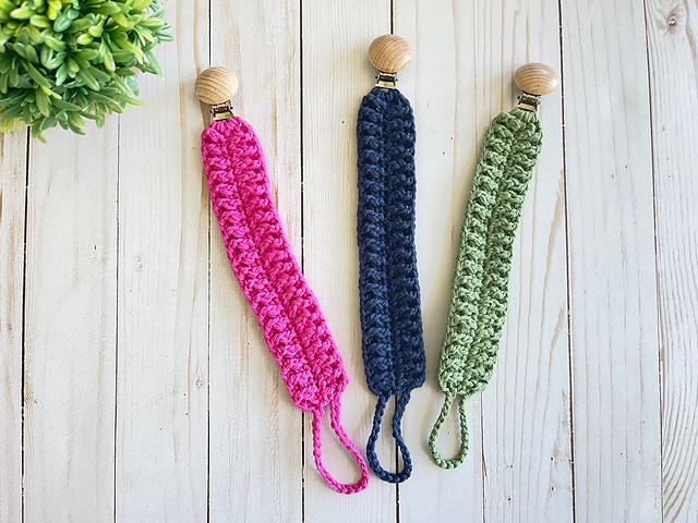 Ravelry: Simple Pacifier Clip pattern by Lisa Berg