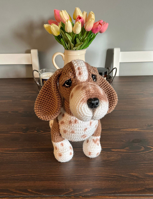 Ravelry: Bassett Hound pattern by Lisa Widdicombe