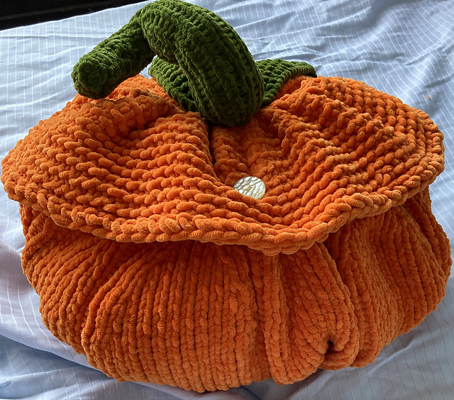 Ravelry: Halloween pumpkin Backpack / Rucksack pattern by fran Low