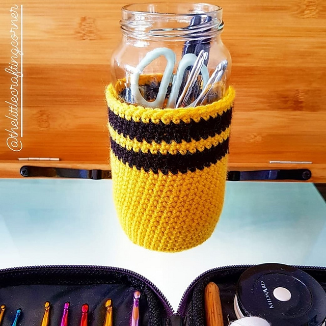 Ravelry: Hufflepuff Jar Cosy. pattern by Harry Pople