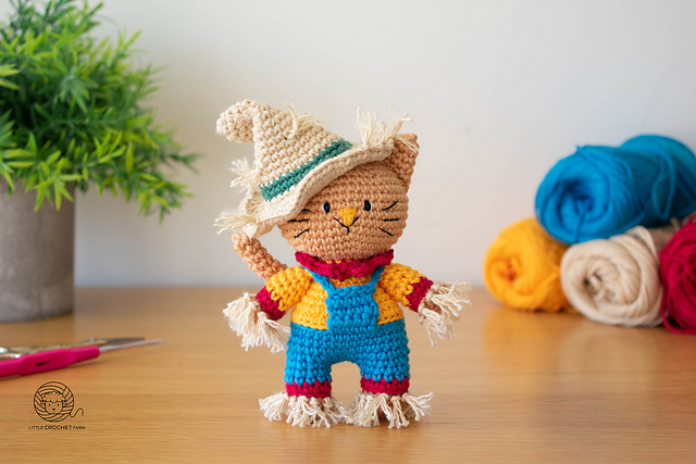 Ravelry: Scarecrow Cat pattern by Ana Carolina Figueiredo