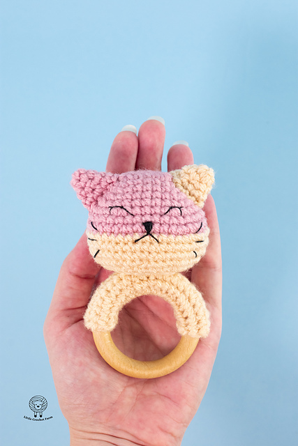 Ravelry: Sleepy cat teething ring pattern by Ana Carolina Figueiredo