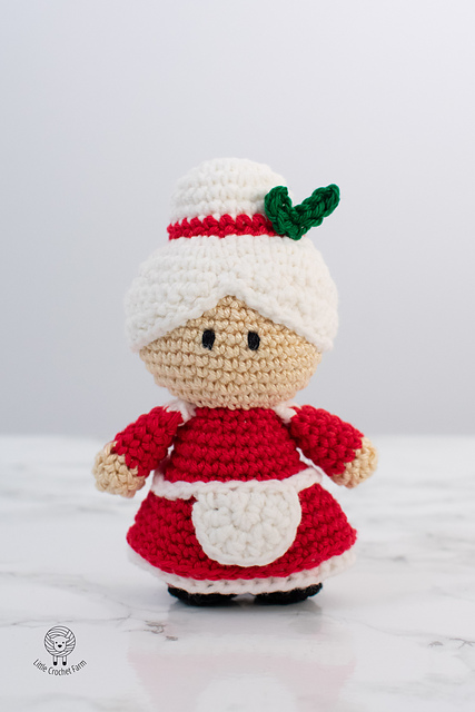 Ravelry: Mrs. Claus amigurumi pattern by Ana Carolina Figueiredo
