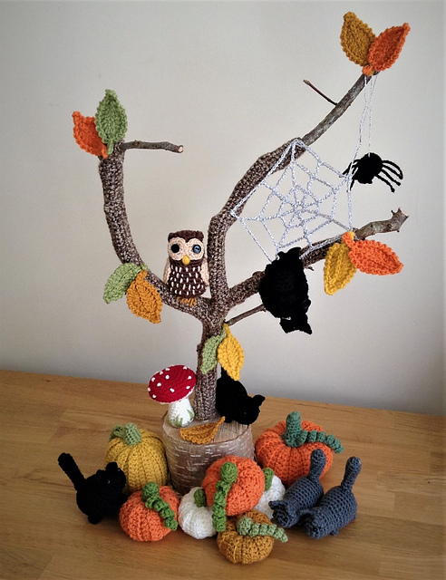 Ravelry: Spooky Halloween Tree pattern by Alison Livesey