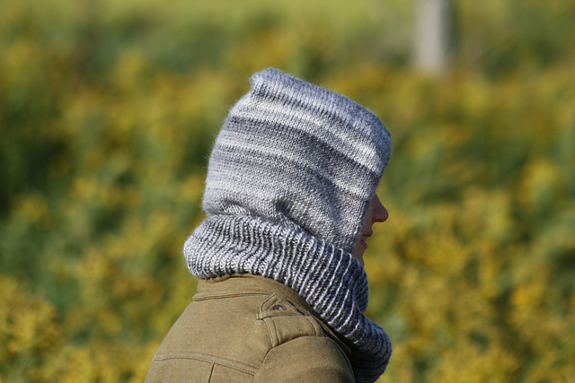 Ravelry: B "HOODED NECK WARMER" pattern by michiyo