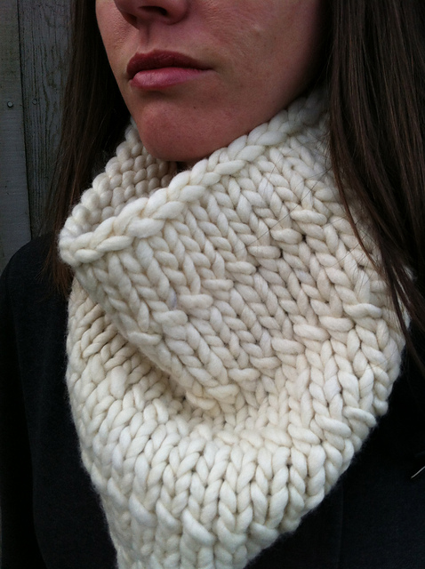 Ravelry: Adera Cowl pattern by Dana Sloan