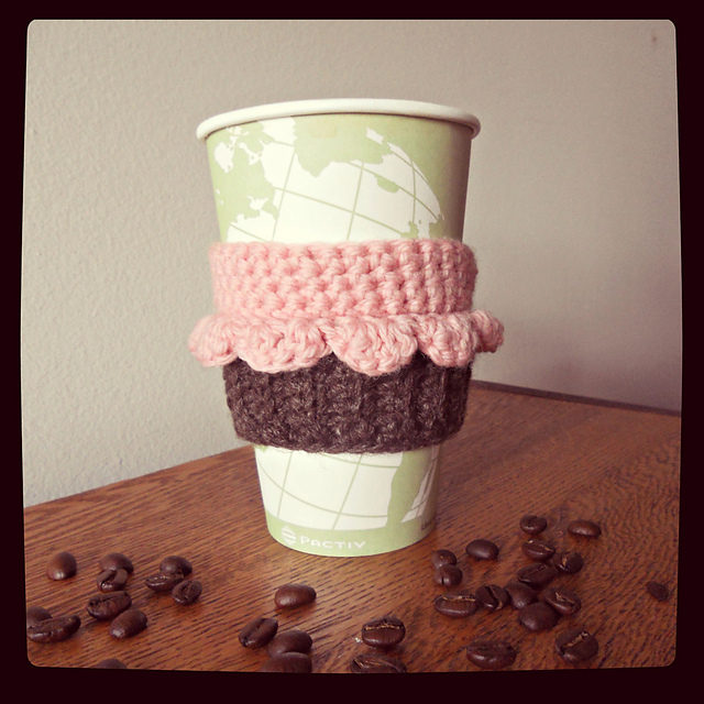 Ravelry: Cupcake Coffee/Tea Cup Cozy FREE pattern by Sarah Mancini