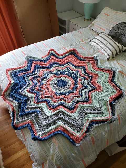 Ravelry: Ridged Round Ripple Blanket pattern by Hooked by Robin