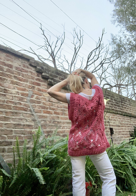 Ravelry: Chaleco Emma Ac pattern by Lizzie Cairo