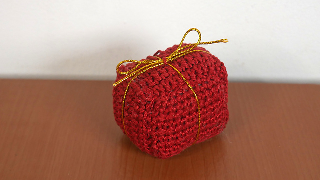 Ravelry: Present amigurumi pattern by Lizzy channel