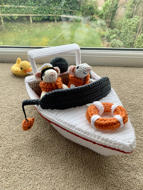 Ravelry: Mouse in a Boat pattern by Laura Sutcliffe