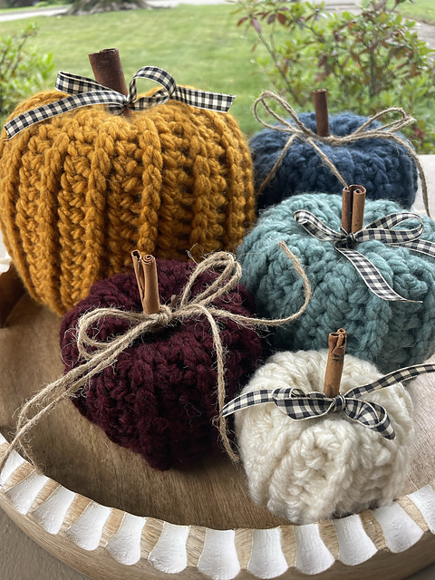 Ravelry: Easy Pumpkin pattern by Laurie Morrell
