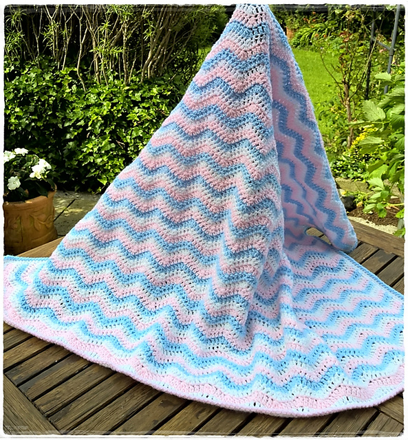 Ravelry: Three Colour Ripple pattern by Linda Solaiman